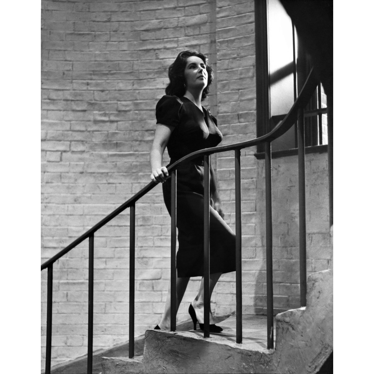 Globe Photos Entertainment & Media Elizabeth Taylor Moving up Stairs ...